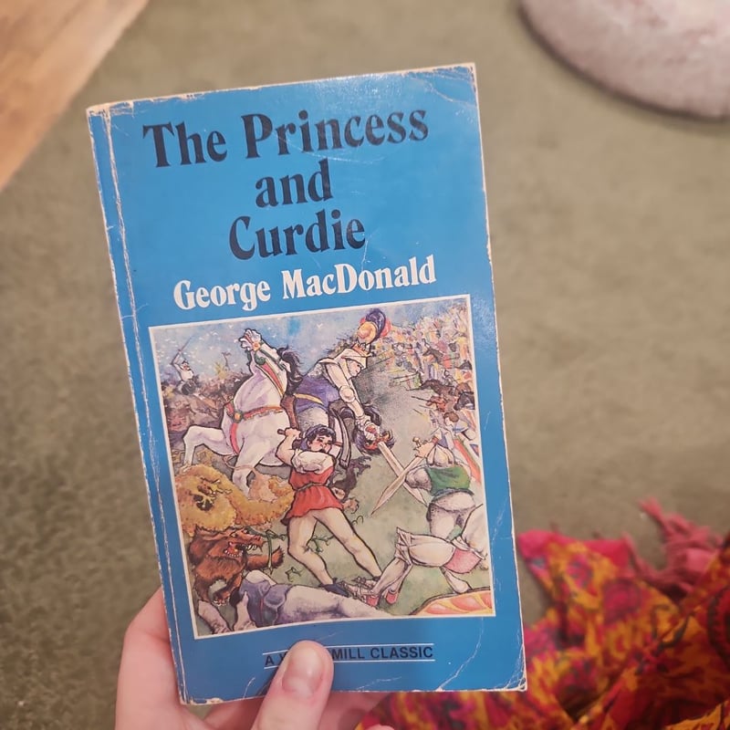 The Princess and Curdie by George MacDonald; Helen Stratton (Illustrator)