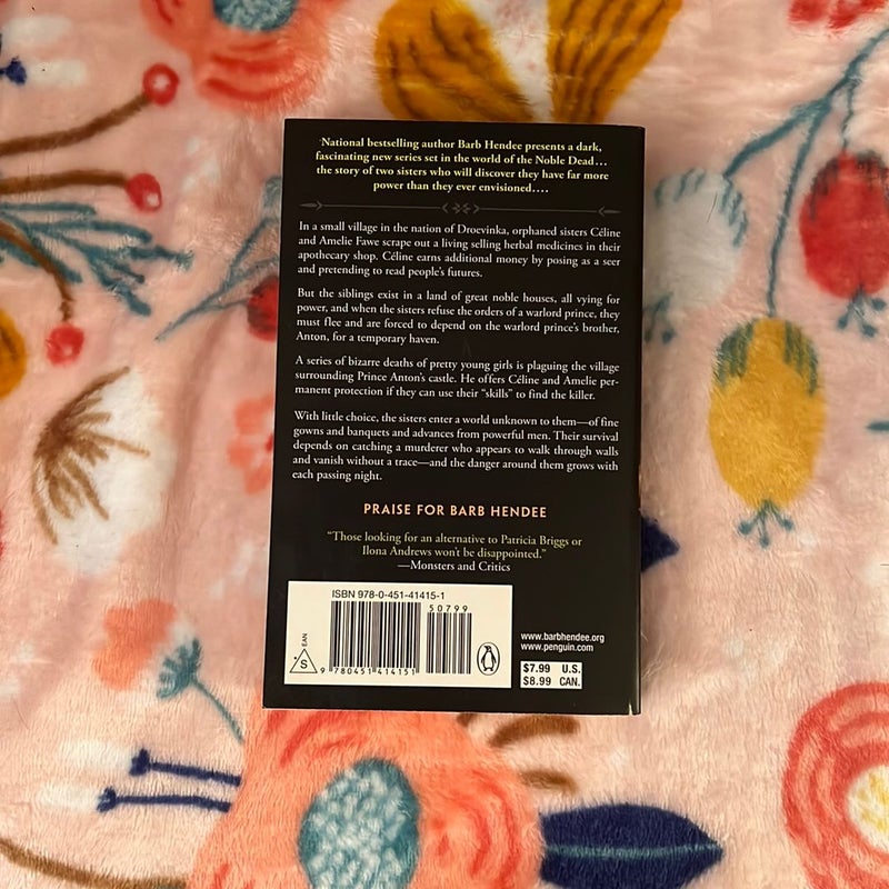 The Mist-Torn Witches by Barb Hendee, Paperback | Pangobooks