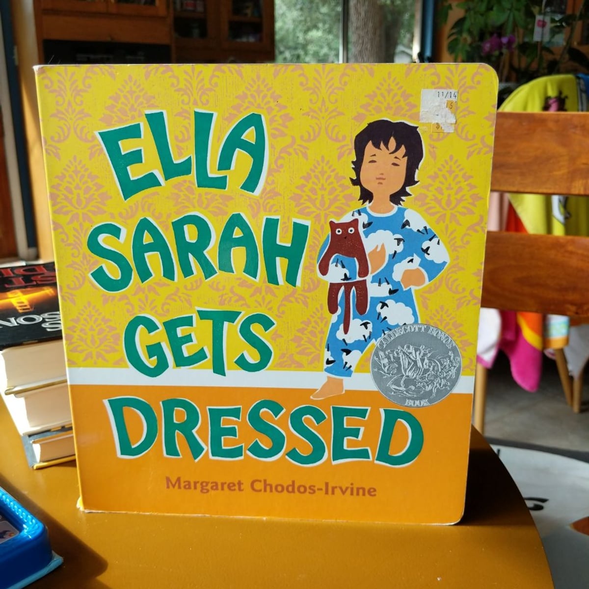 Ella Sarah Gets Dressed by Margaret Chodos-Irvine