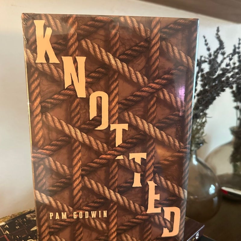 Bookish box Knotted by , Hardcover | Pangobooks