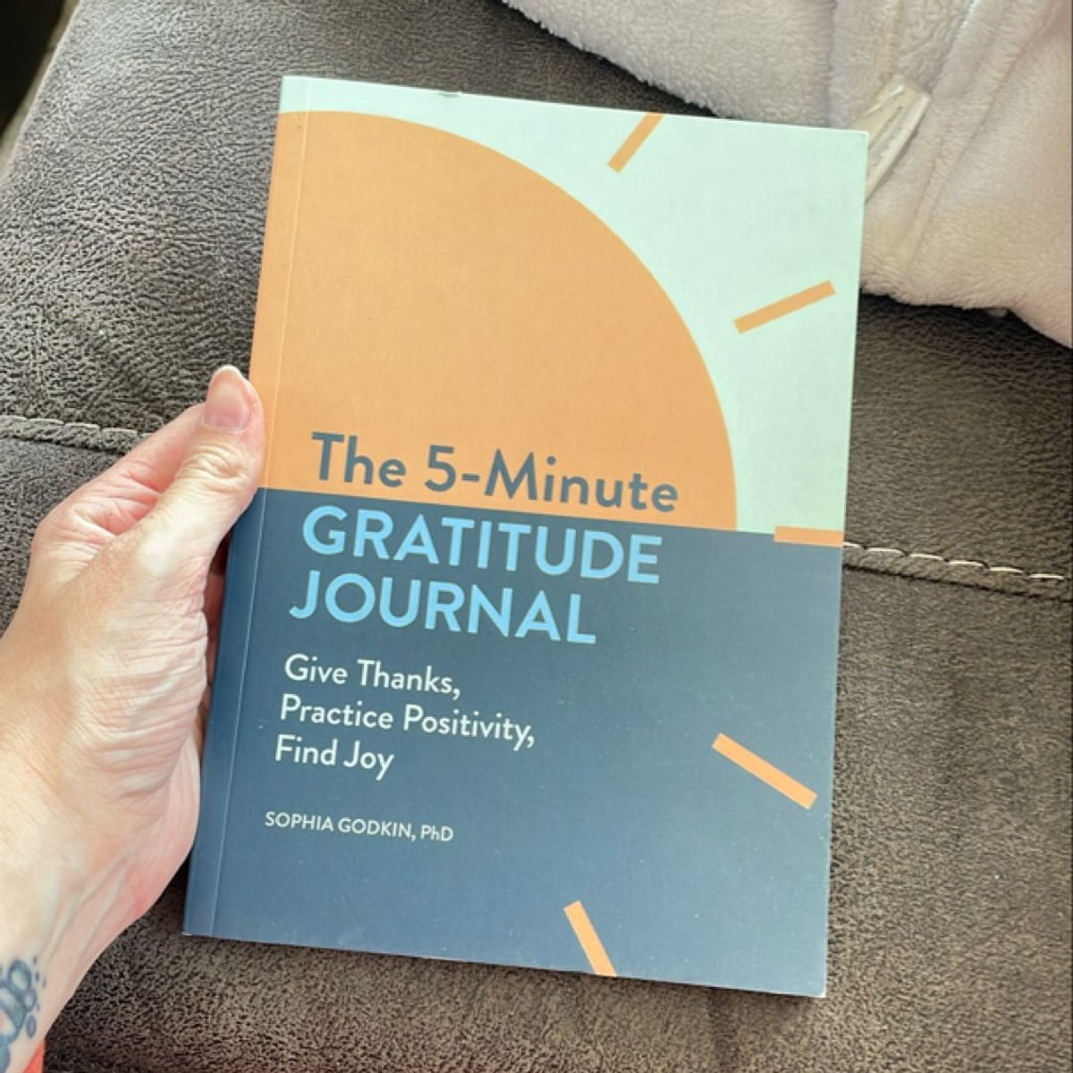The 5-Minute Gratitude Journal by Sophia Godkin