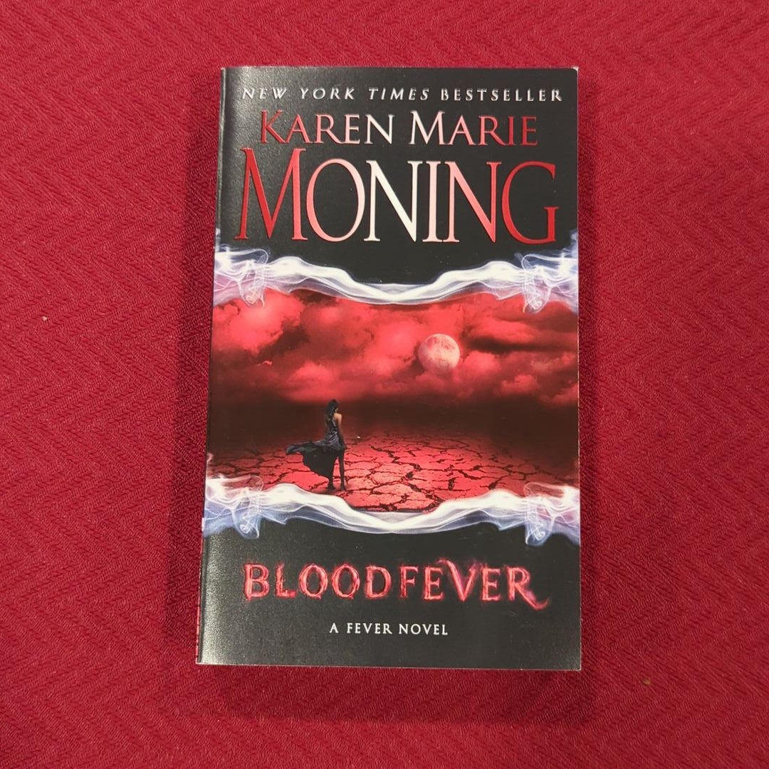 Bloodfever by Karen Marie Moning, Paperback | Pangobooks