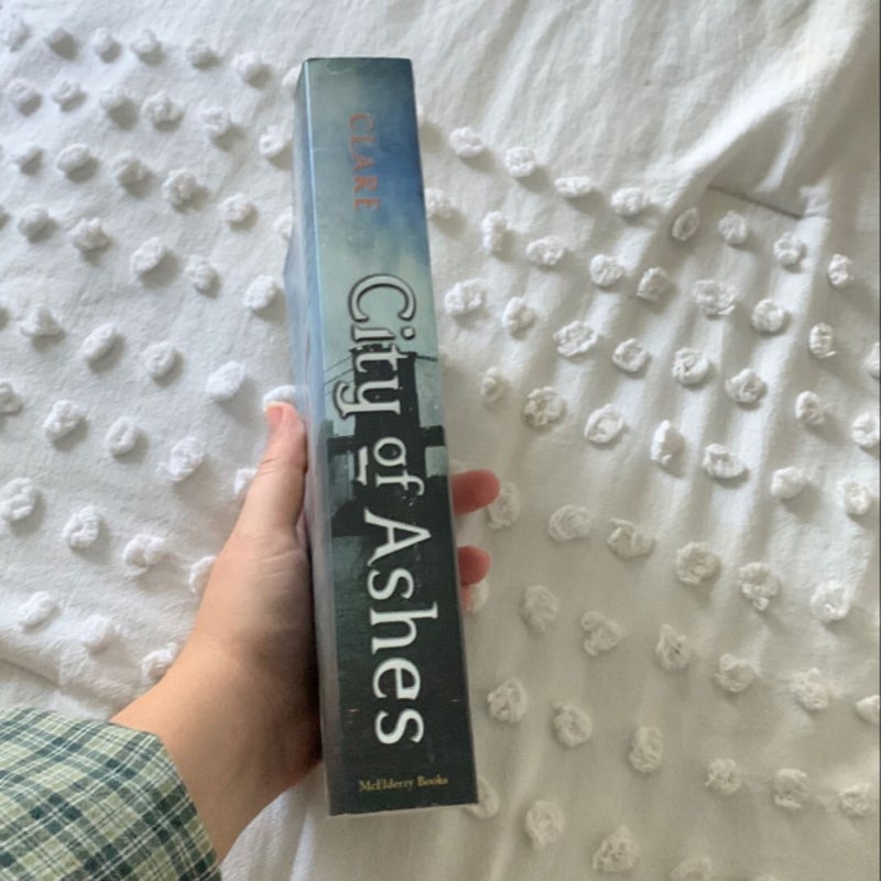 City of Ashes by Cassandra Clare, Paperback | Pangobooks