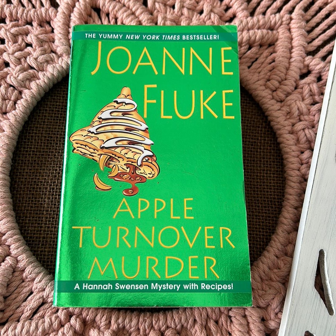 Apple Turnover Murder by Joanne Fluke, Paperback | Pangobooks