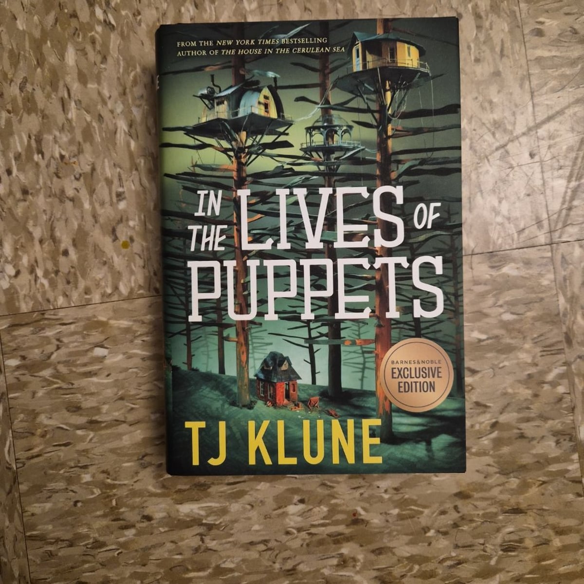 In the lives of puppets by TJ Klune, Hardcover | Pangobooks