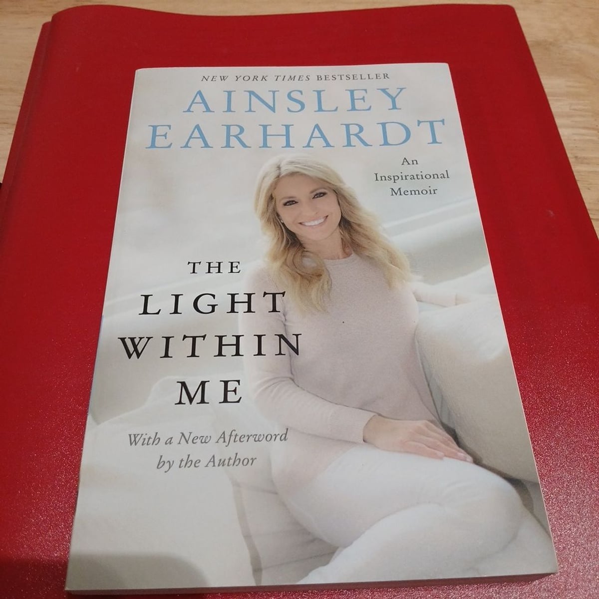 The Light Within Me by Ainsley Earhardt, Paperback | Pangobooks