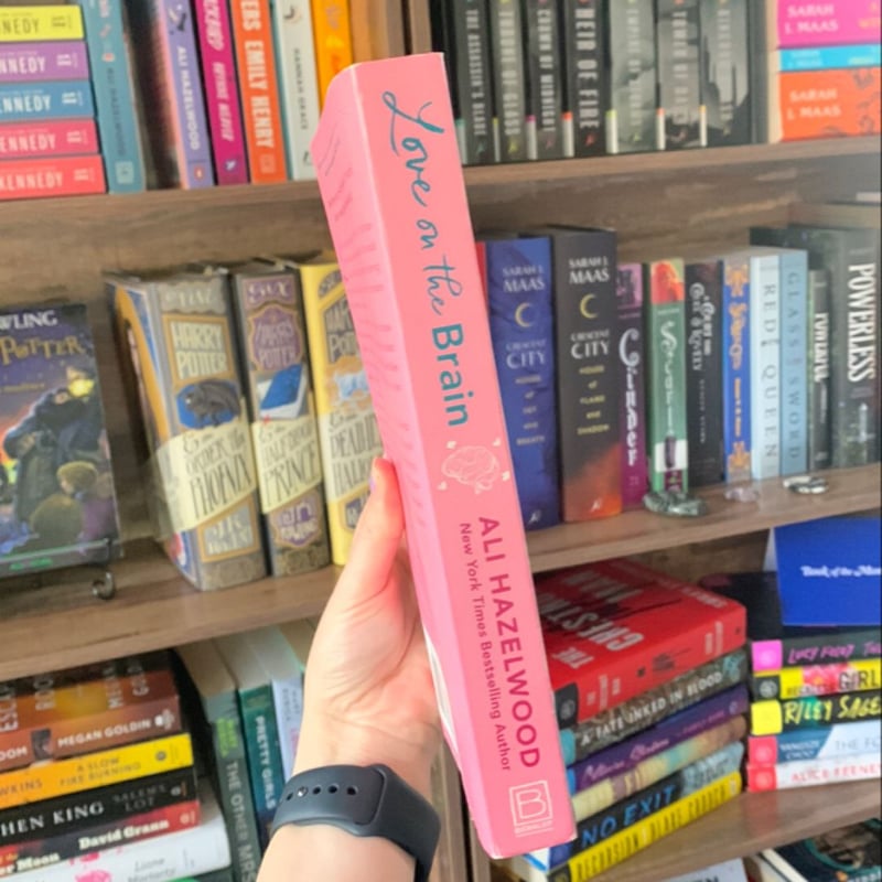 Love on the Brain by Ali Hazelwood, Paperback | Pangobooks