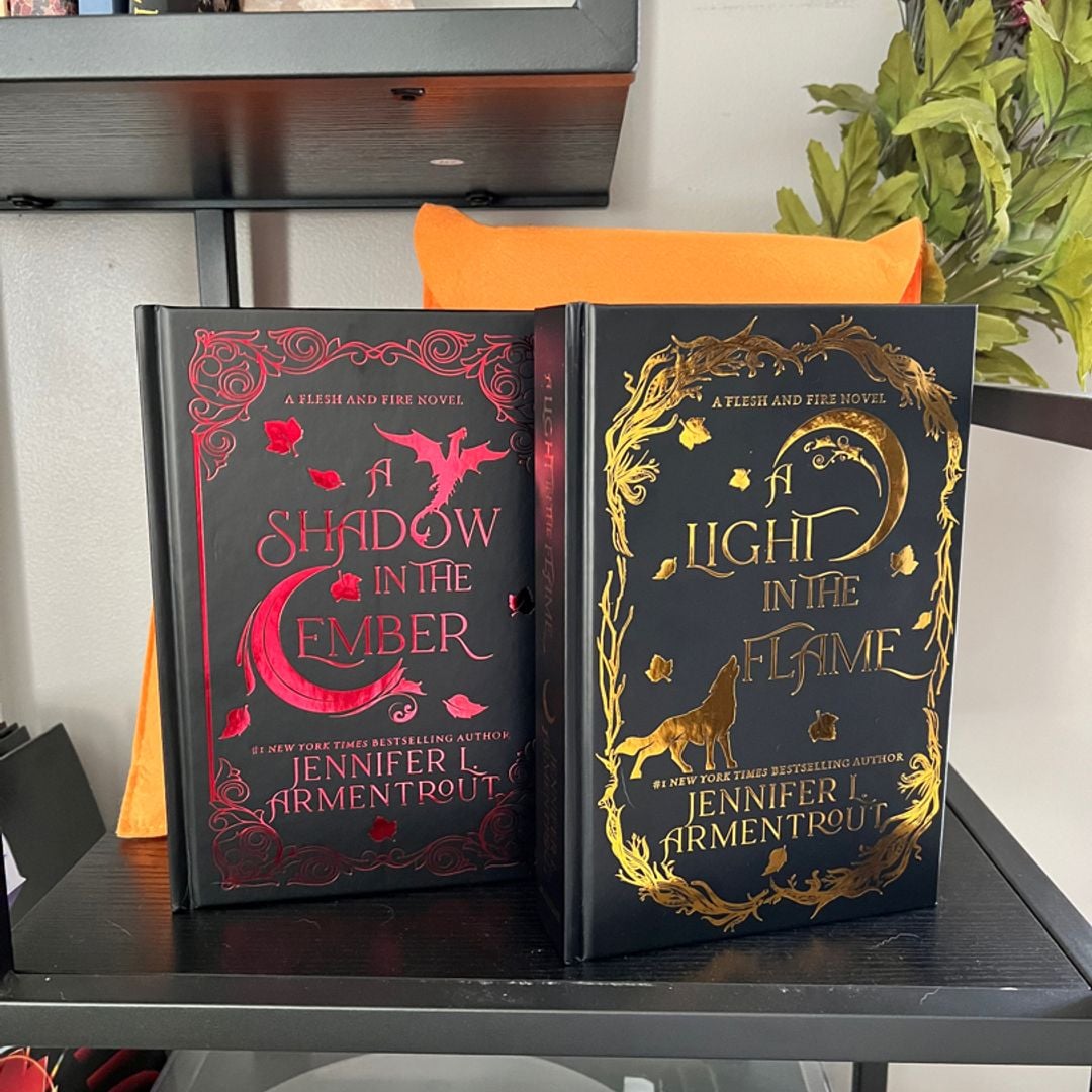 Apollycon 22/23 Exclusive Jennifer L. Armentrout set of ASITE & ALITF ...