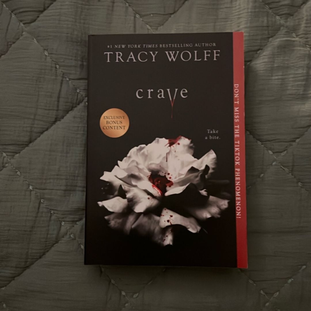 Crave by Tracy Wolff, Paperback | Pangobooks