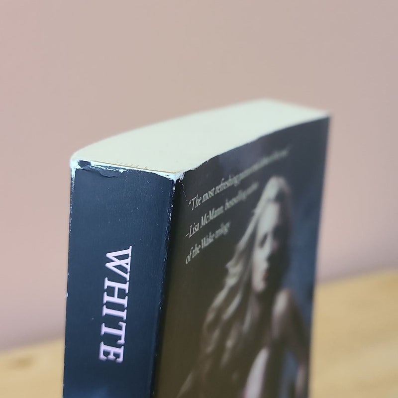 Paranormalcy by Kiersten White, Paperback | Pangobooks