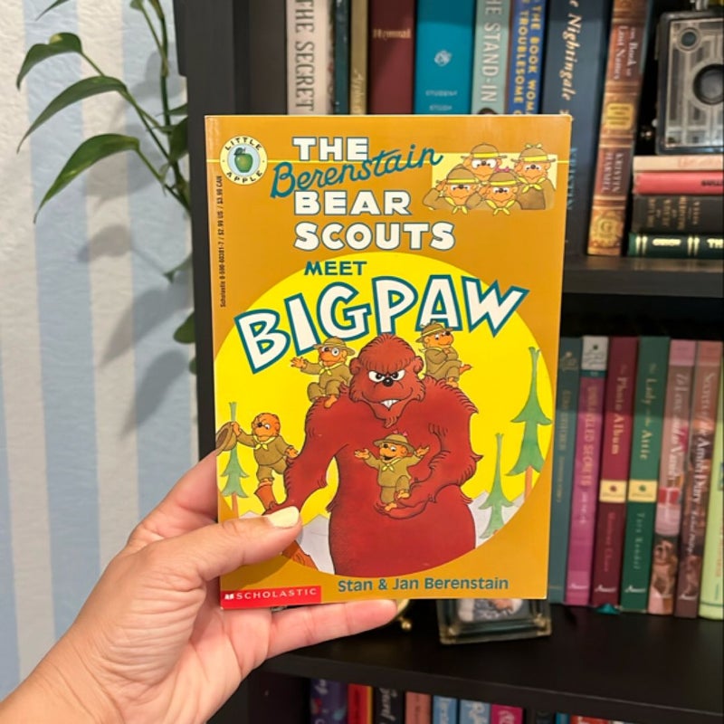 The Berenstain Bear Scouts Meet Bigpaw by Stan Berenstain, Jan Berenstain