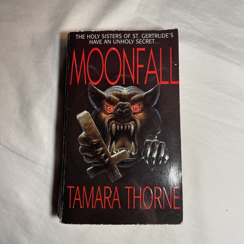 Moonfall by Tamara Thorne, Paperback | Pangobooks