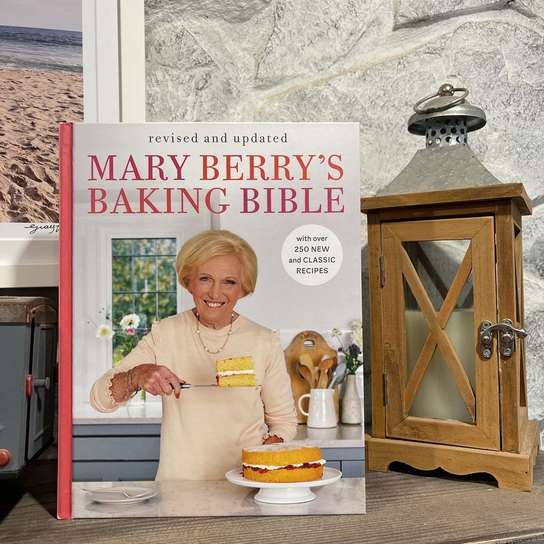 Mary Berry's Baking Bible: Revised and Updated by Mary Berry
