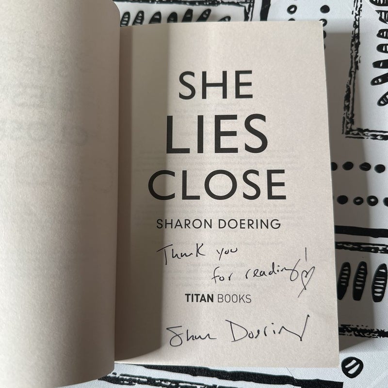 SIGNED She Lies Close by Sharon Doering, Paperback | Pangobooks
