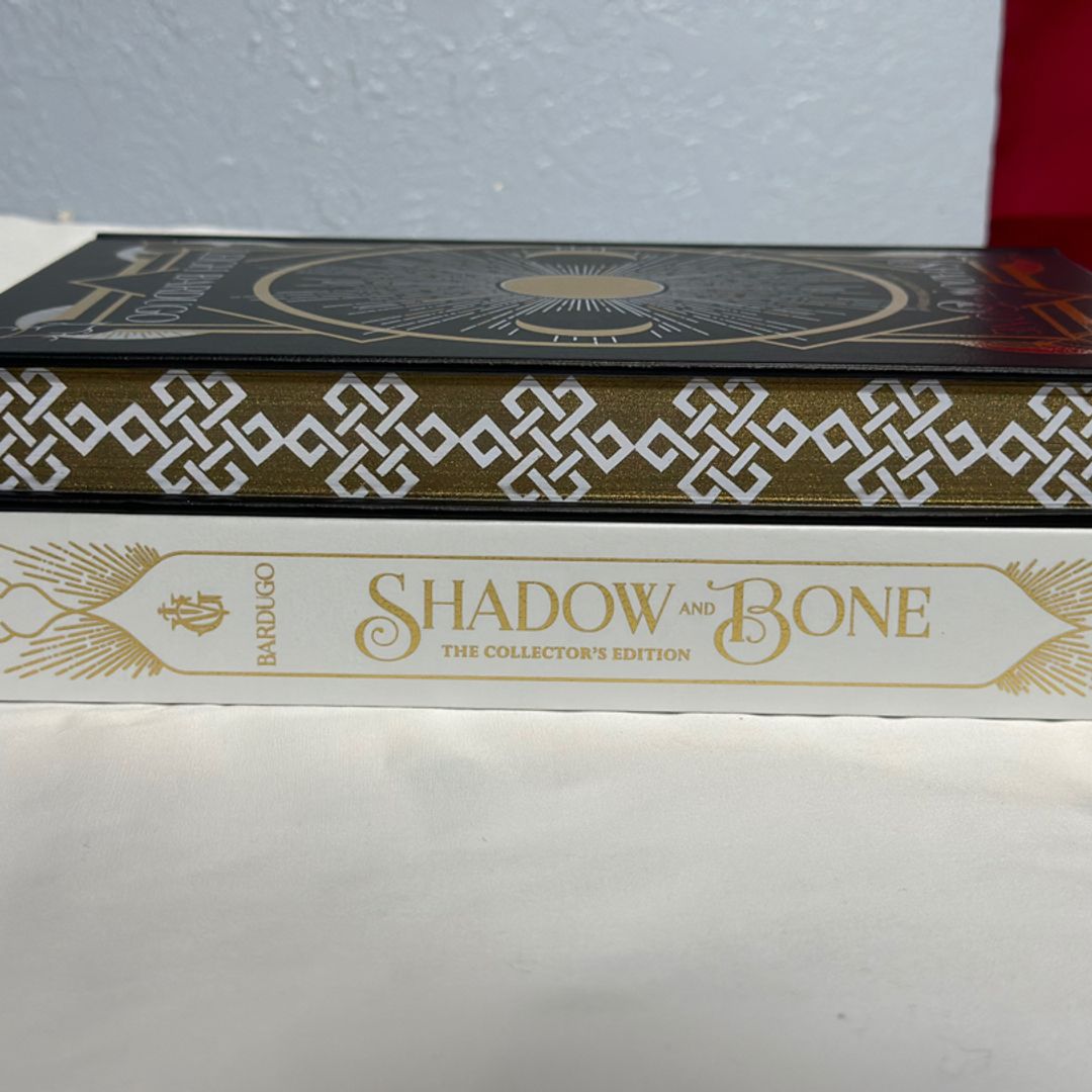 Shadow and bone collectors edition by Leigh Bardugo, Hardcover | Pangobooks