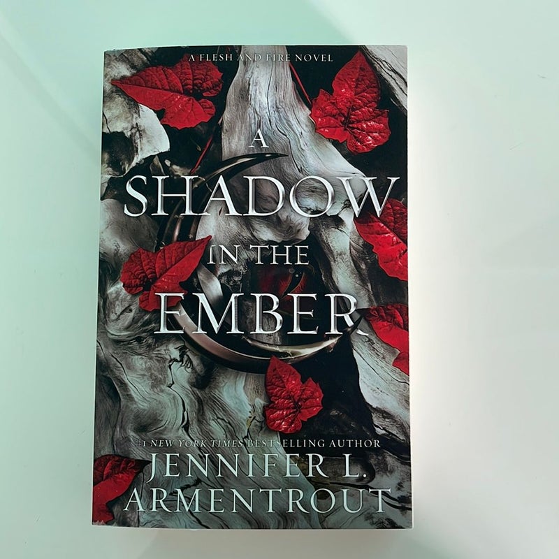 A Shadow in the Ember by Jennifer L. Armentrout, Paperback | Pangobooks