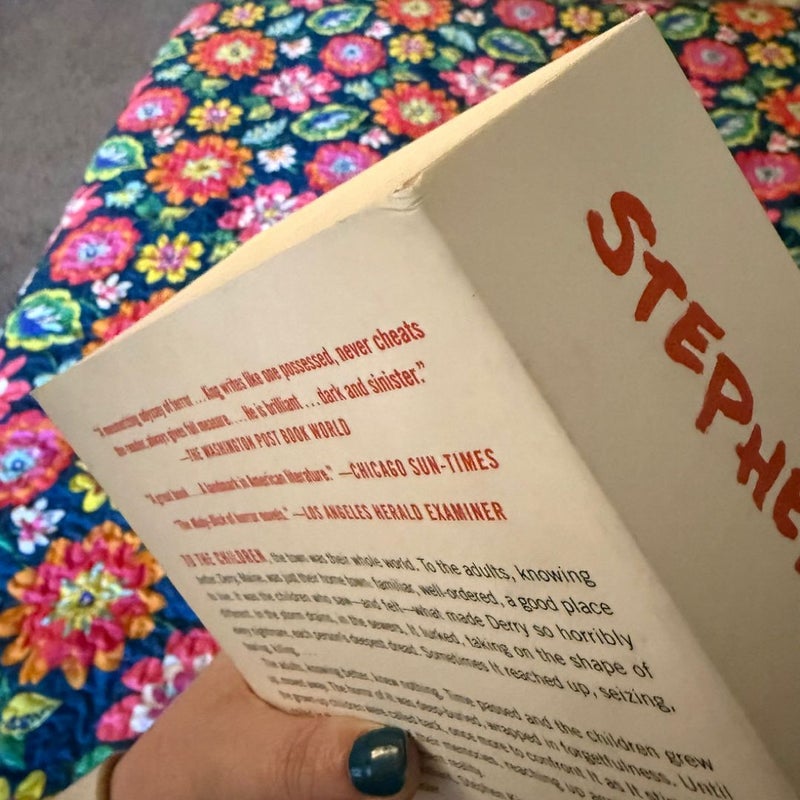 It by Stephen King, Paperback | Pangobooks