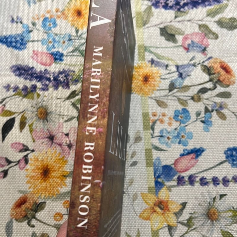 Lila by Marilynne Robinson, Paperback | Pangobooks