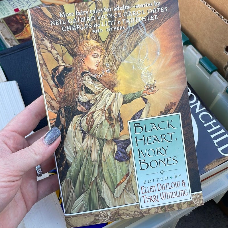 Black Heart, Ivory Bones by Ellen Datlow, Terri Windling