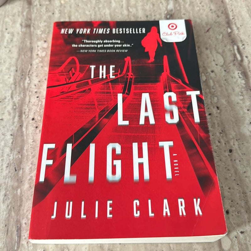The last flight by Julie Clark , Paperback | Pangobooks