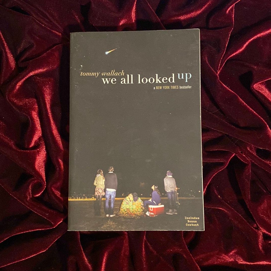 We All Looked Up by Tommy Wallach, Paperback | Pangobooks