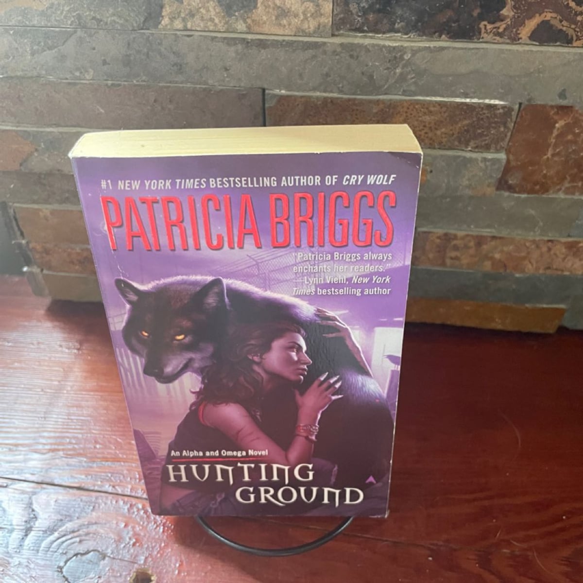 Hunting Ground by Patricia Briggs, Paperback | Pangobooks