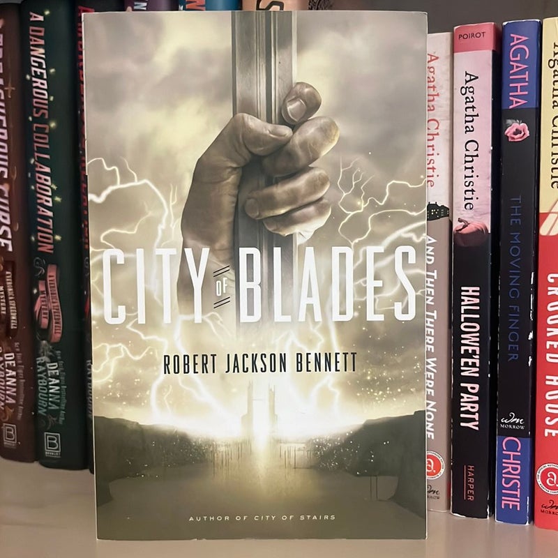 City of Blades by Robert Jackson Bennett, Paperback | Pangobooks