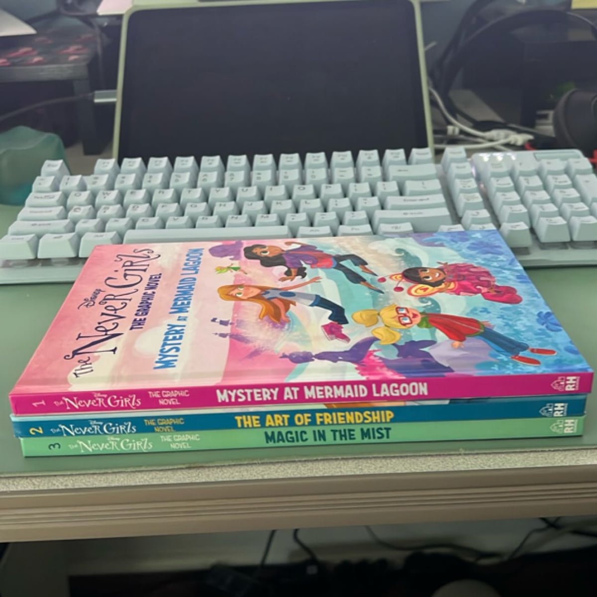Mystery at Mermaid Lagoon (Disney the Never Girls: Graphic Novel #1) by ...