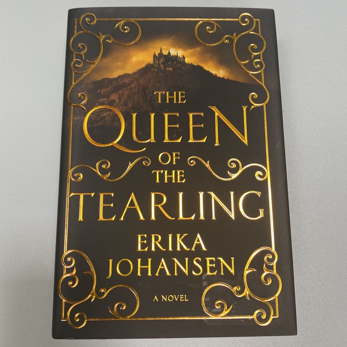 The Queen of the Tearling by Erika Johansen, Hardcover | Pangobooks