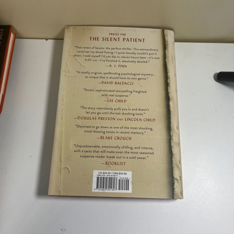 The Silent Patient by Alex Michaelides, Hardcover | Pangobooks