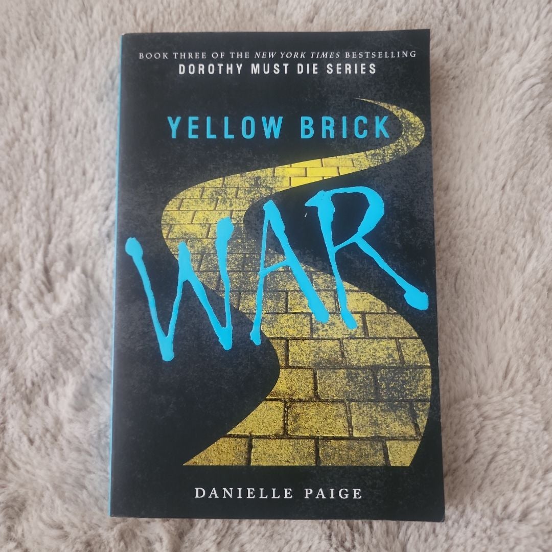 Yellow Brick War by Danielle Paige
