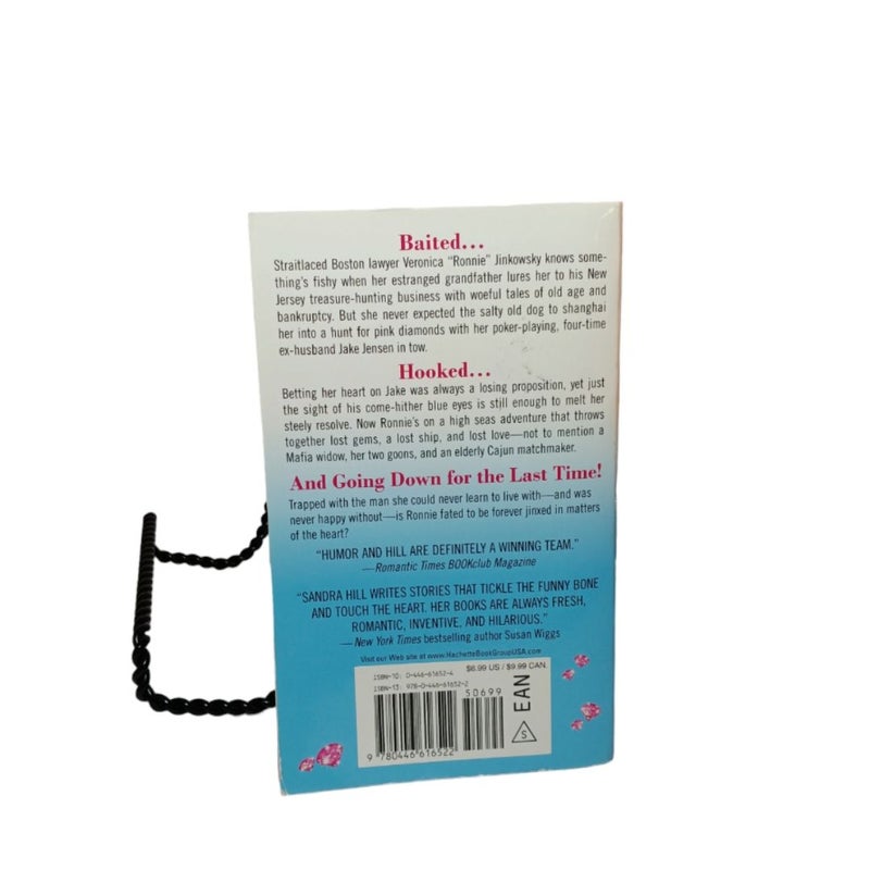 Pink Jinx by Sandra Hill , Paperback | Pangobooks