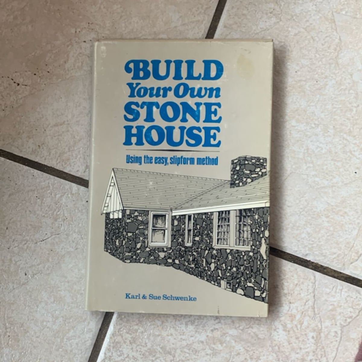 Build Your Own Stone House by Karl Schwenke, Sue Schwenke
