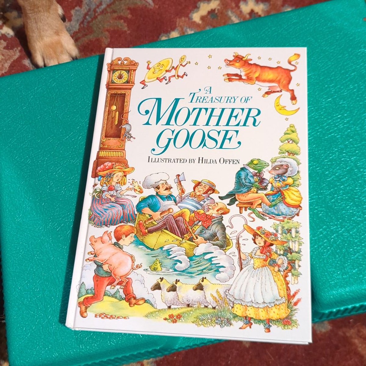 A Treasury of Mother Goose Rhymes by Linda Yeatman