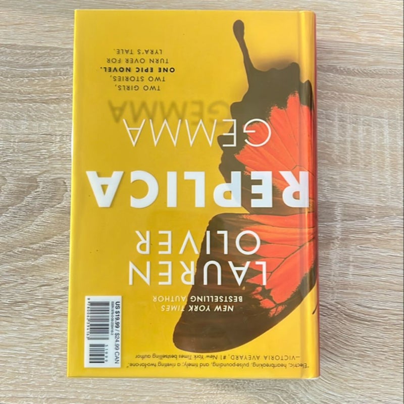 Replica by Lauren Oliver, Hardcover | Pangobooks