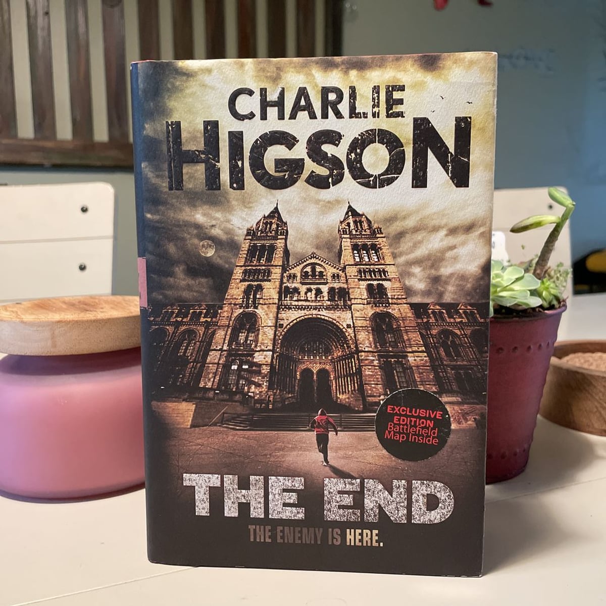 The End by Charlie Higson, Hardcover | Pangobooks