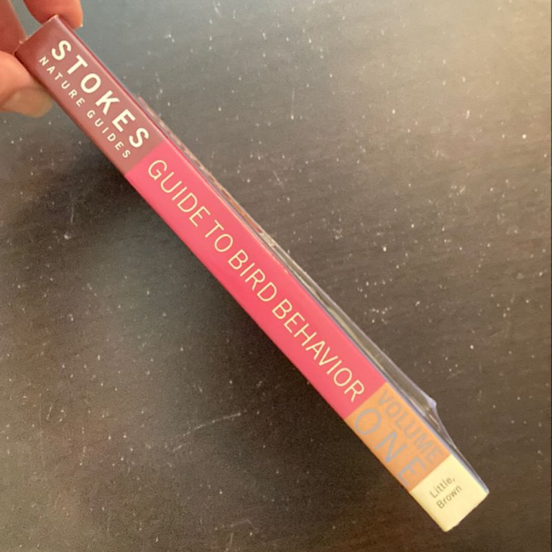 A Guide to Bird Behavior by Donald Stokes, Lillian Stokes