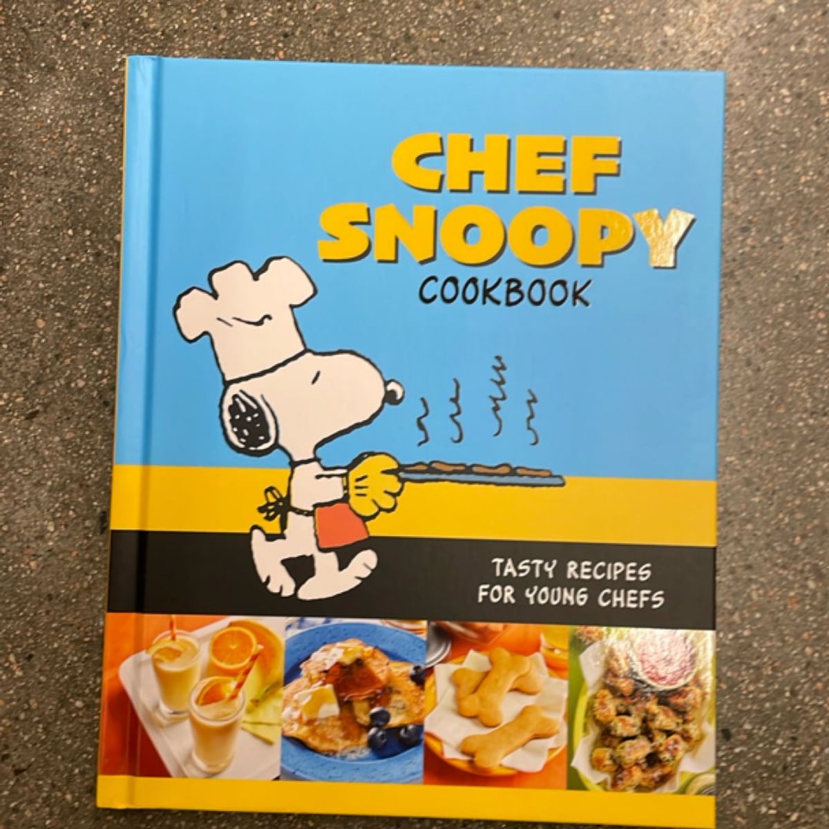 Chef Snoopy Cookbook by Weldon Owen
