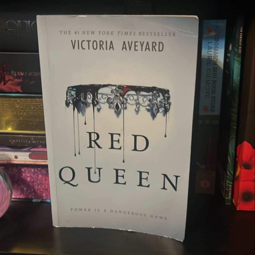 Red Queen by Victoria Aveyard, Paperback | Pangobooks