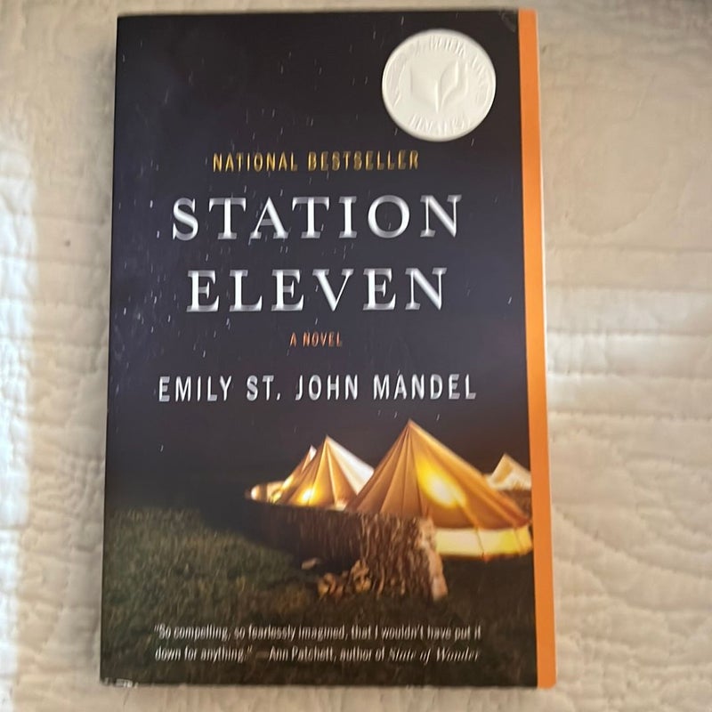Station Eleven by Emily St. John Mandel, Paperback | Pangobooks