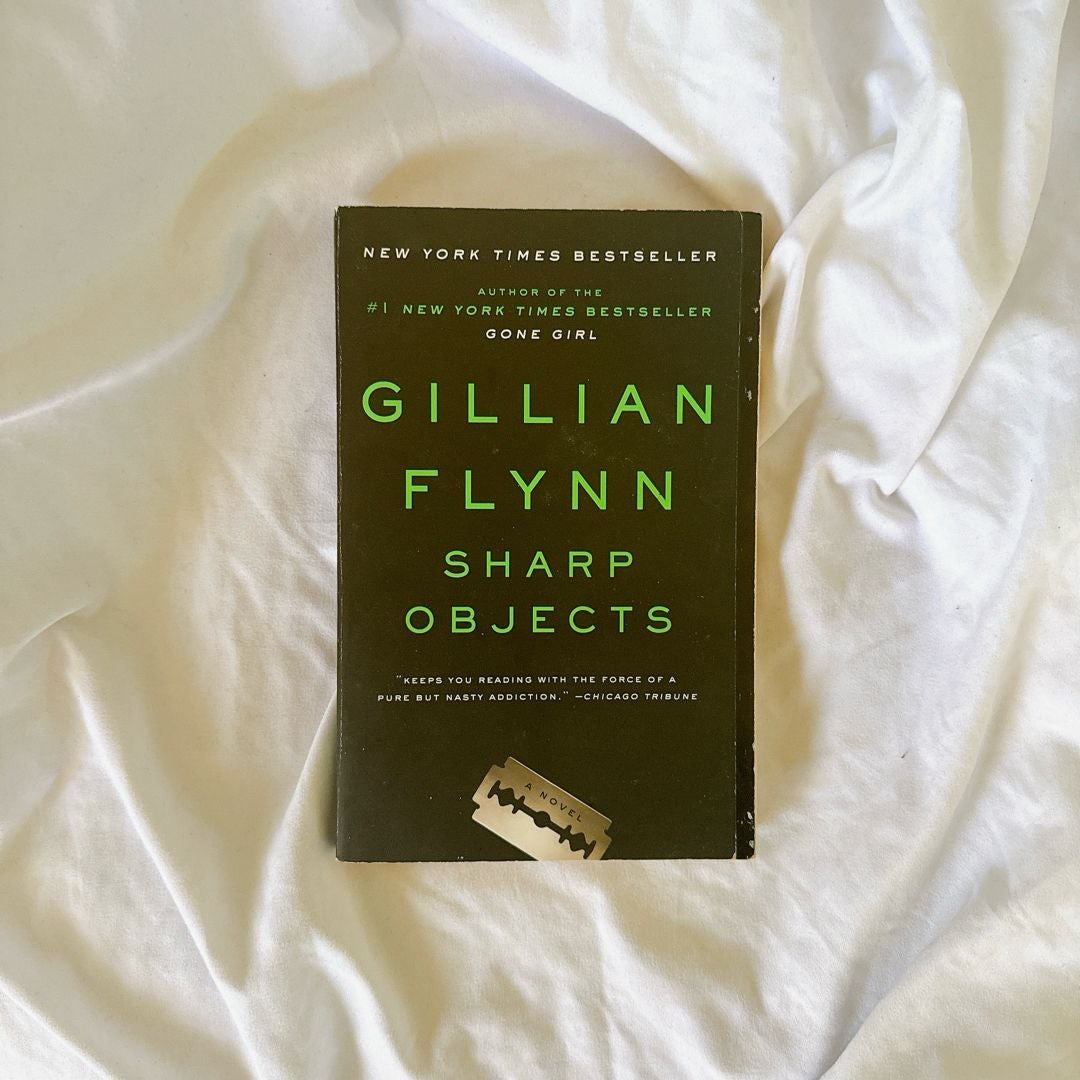 Sharp Objects by Gillian Flynn, Paperback | Pangobooks