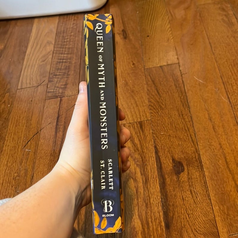 Queen of Myth and Monsters signed by Scarlett St. Clair, Paperback | Pangobooks