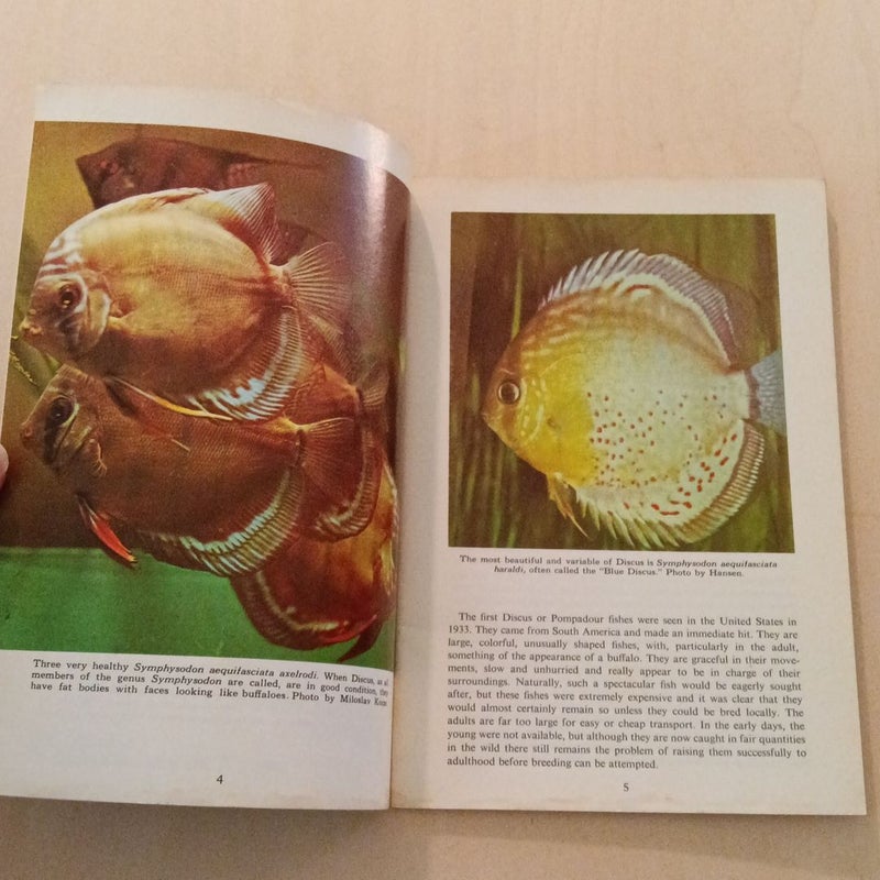 Discus in Color by Drs. Herbert R. Axelrod & C.W Emmens, Paperback ...