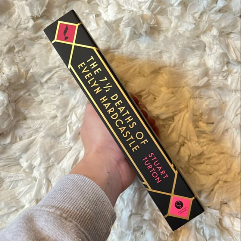 The 7½ Deaths of Evelyn Hardcastle by Stuart Turton, Paperback | Pangobooks