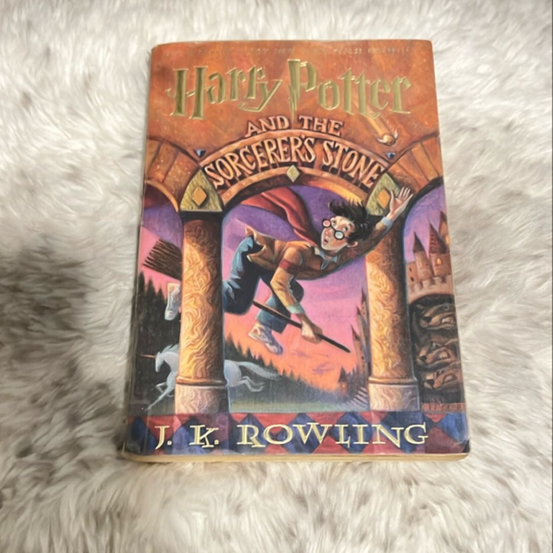 Harry Potter and the Sorcerer's Stone (Harry Potter, Book 1) by J. K ...