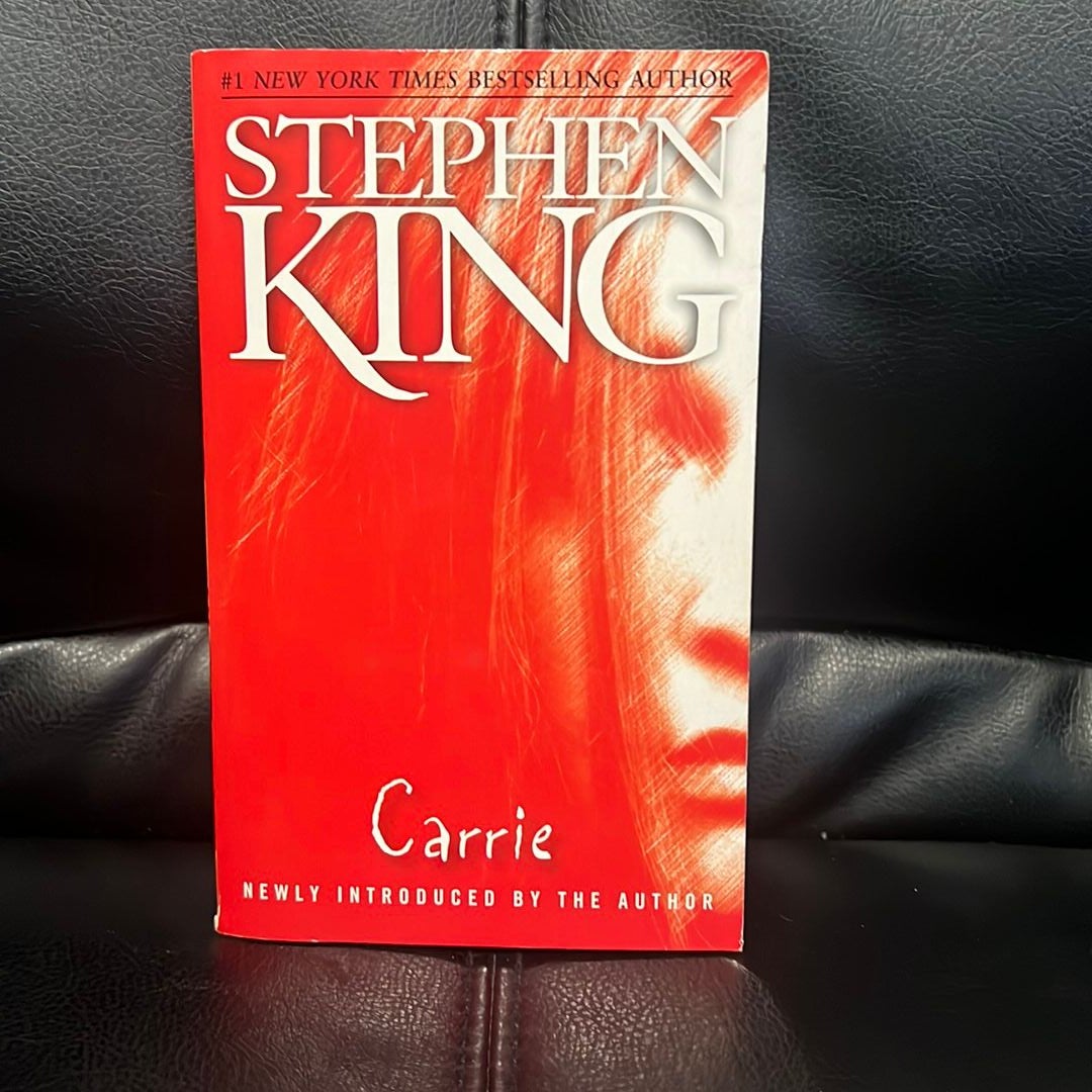 Carrie by Stephen King, Paperback | Pangobooks