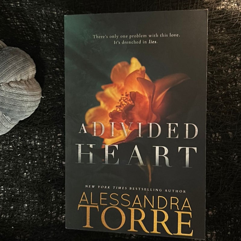 A Divided Heart by Alessandra Torre, Paperback | Pangobooks