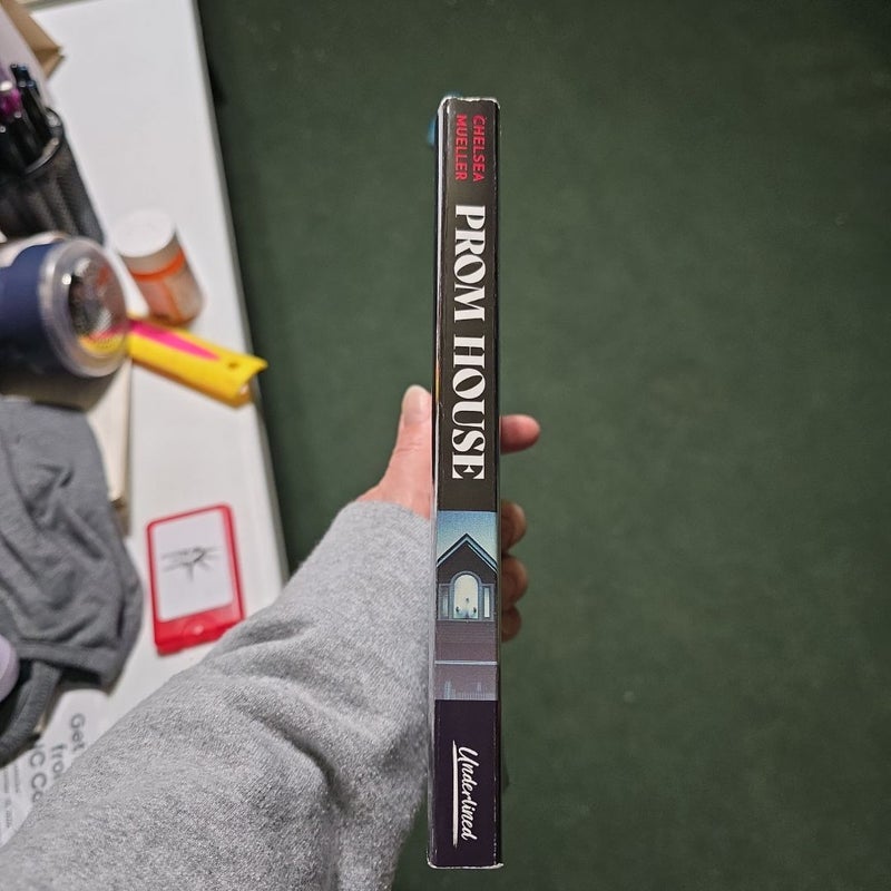 PROM HOUSE by Chelsea Mueller, Paperback | Pangobooks