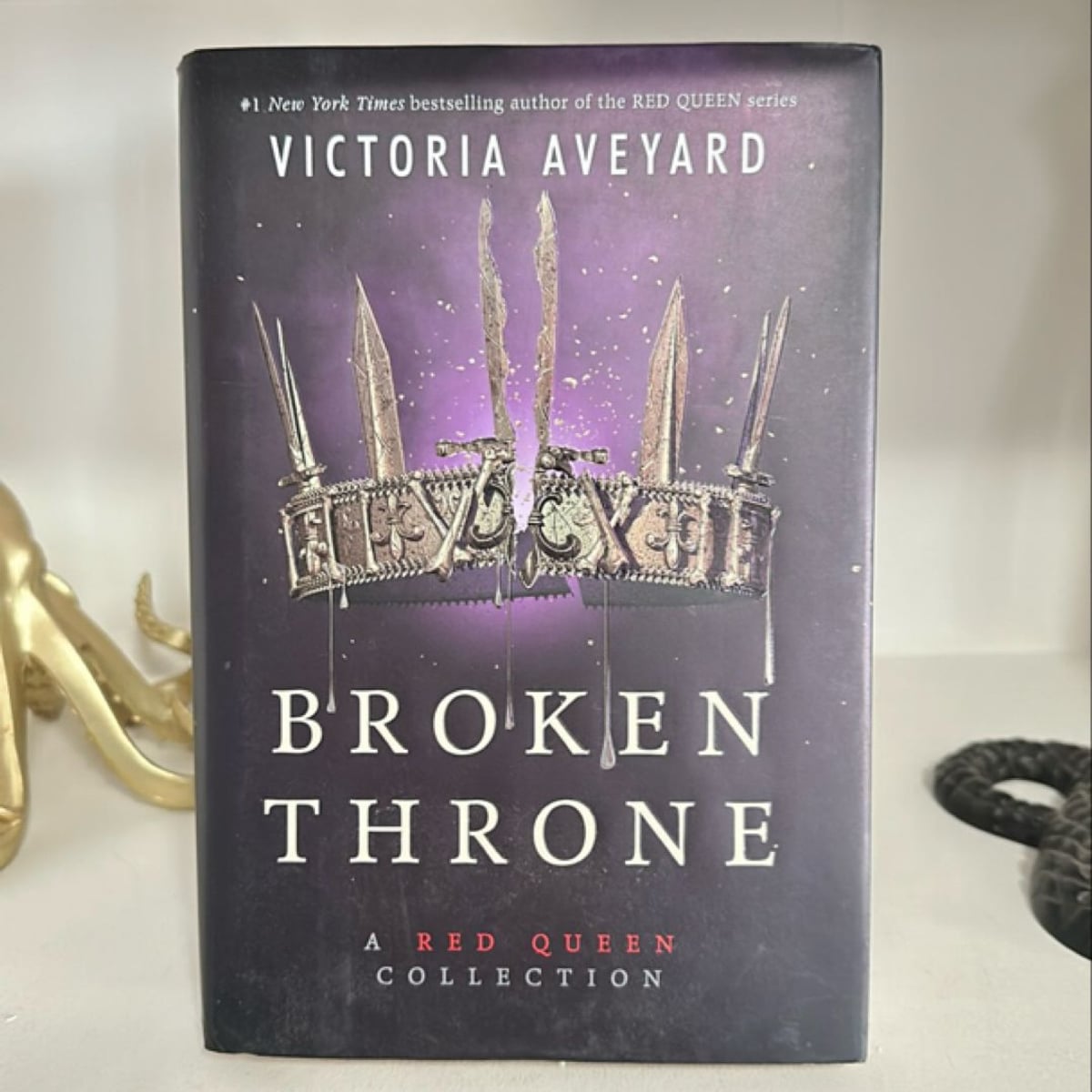 Broken Throne: a Red Queen Collection by Victoria Aveyard, Hardcover ...