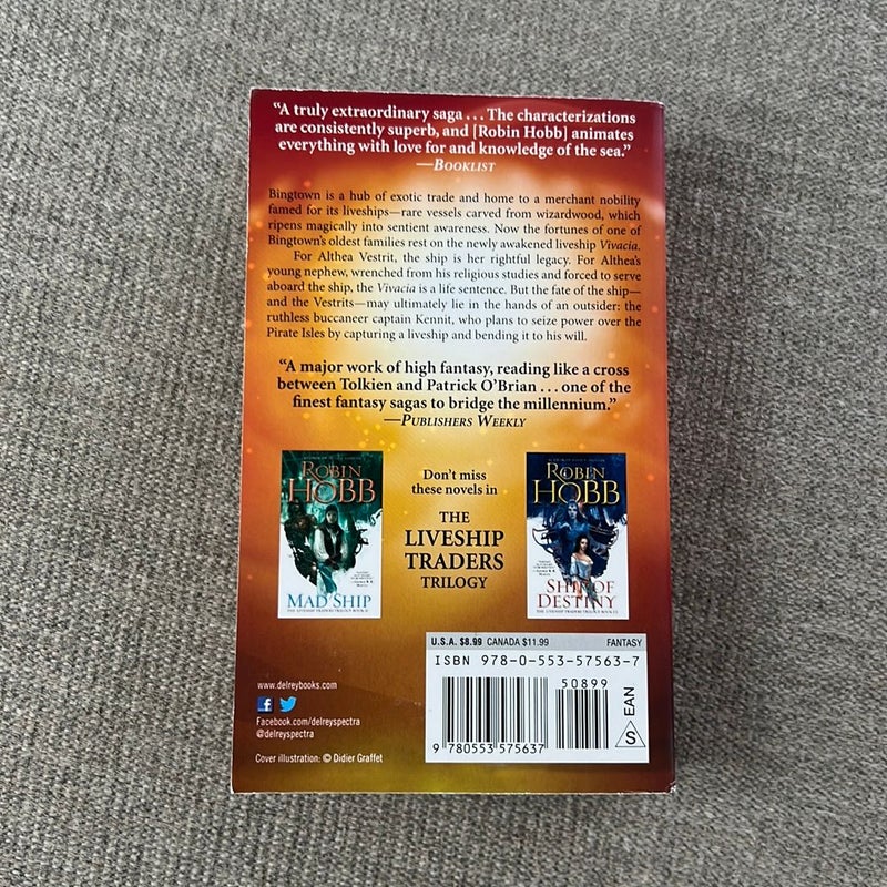 Ship of Magic by Robin Hobb, Paperback | Pangobooks